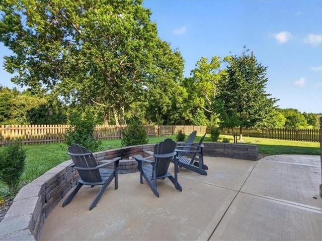 1357 NE Brandywine Rd, Lee's Summit, MO 64064