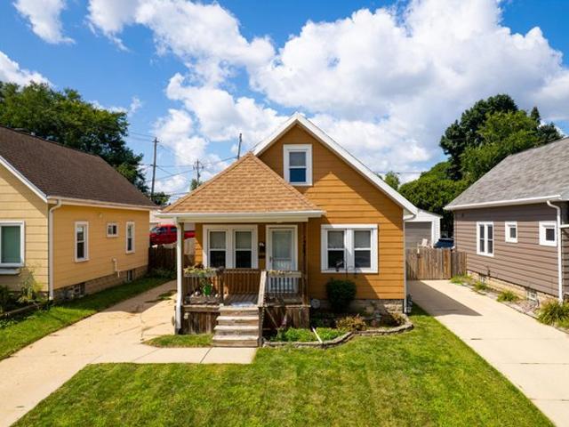 1357 S 90th St, West Allis, WI 53214