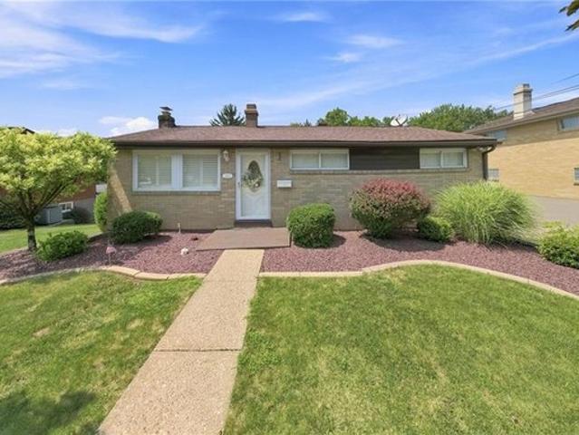 13581 St Clair Dr, Irwin, PA 15642