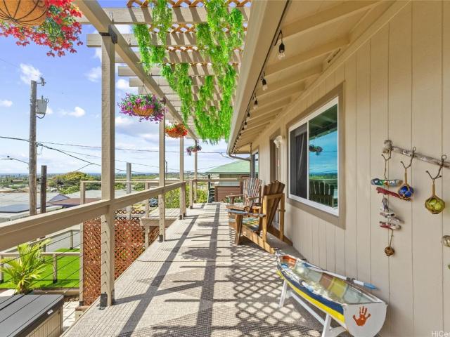 1358 Makaikoa St, Honolulu, HI