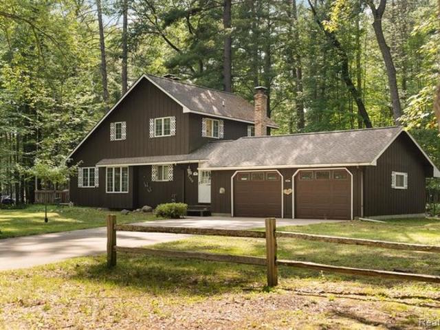 1358 Crawford Ave, Grayling, MI 49738