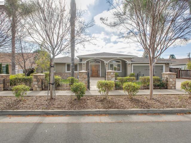 1358 Pine Ave