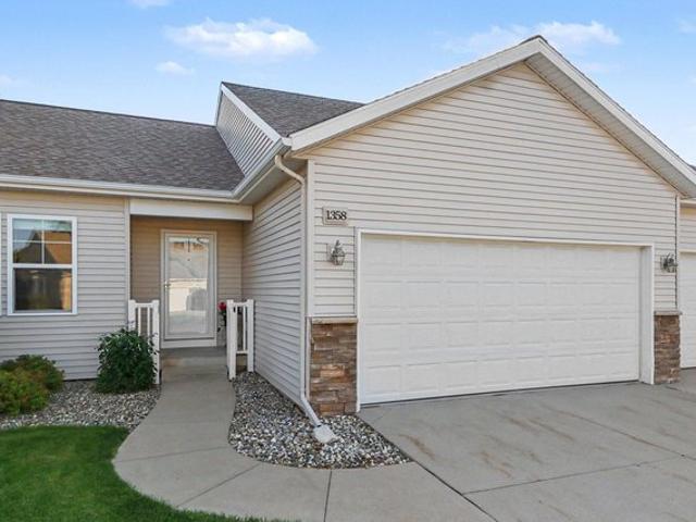 1358 S Village Cir, Kalamazoo, MI 49009