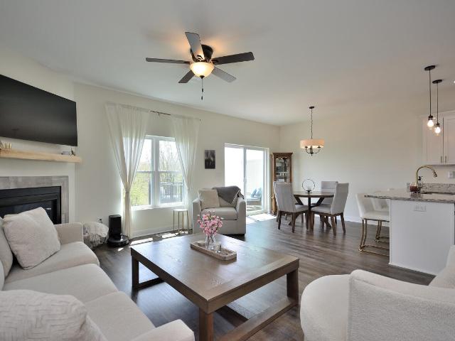 1358 Scenic Pointe Ct