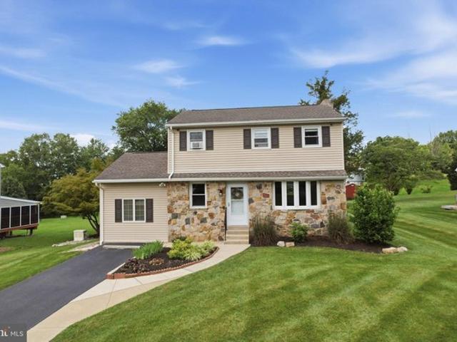 1358 Woodmere Rd, Pottstown, PA 19464