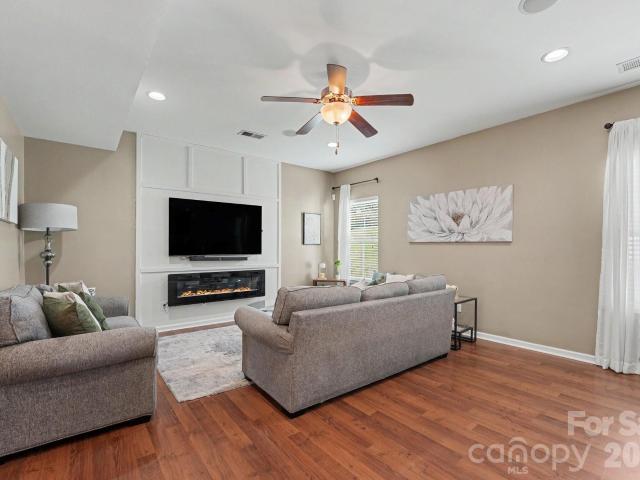 1359 Farm Branch Drive SW