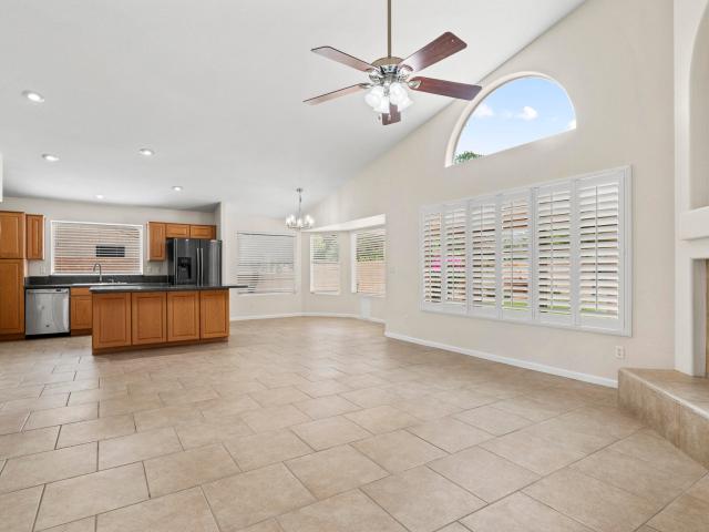 1359 w larona lane
