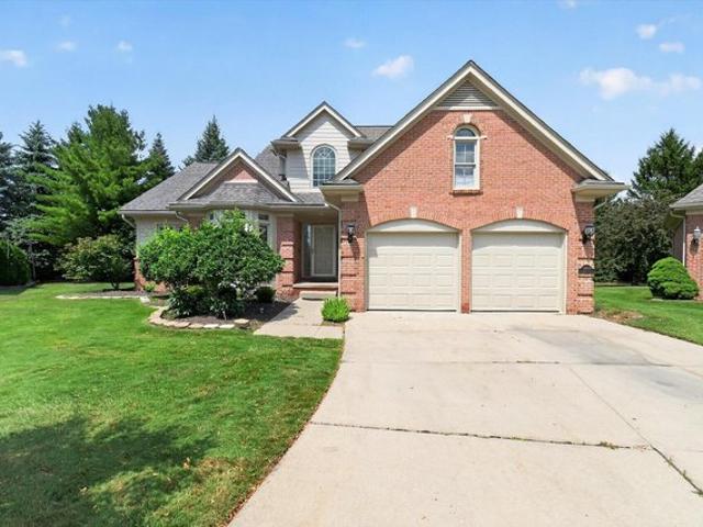 13500 Cambridge Ct, Plymouth, MI 48170