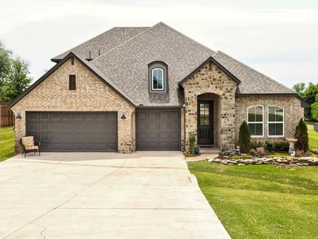 13501 Hickory Way, Edmond, OK 73025