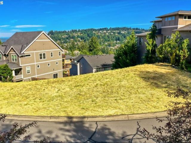 13501 SE Mountain Crest Dr, Happy Valley, OR 97086