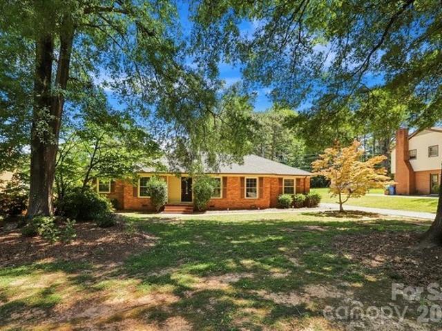 13507 Four Oaks Ln, Matthews, NC 28105