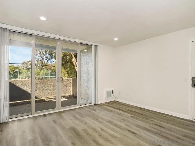 1350 N Escondido Blvd # 7