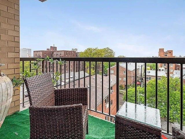 1350 nd Ave Apt 504, Briarwood, NY 11435