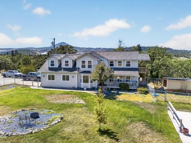 1350 Dry Creek Rd, Eagle Point, OR 97524