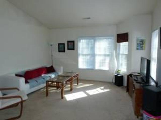$1350 / 2br 1035ft² Short Term Lease Newtown area Newtown/Holland/Bucks map