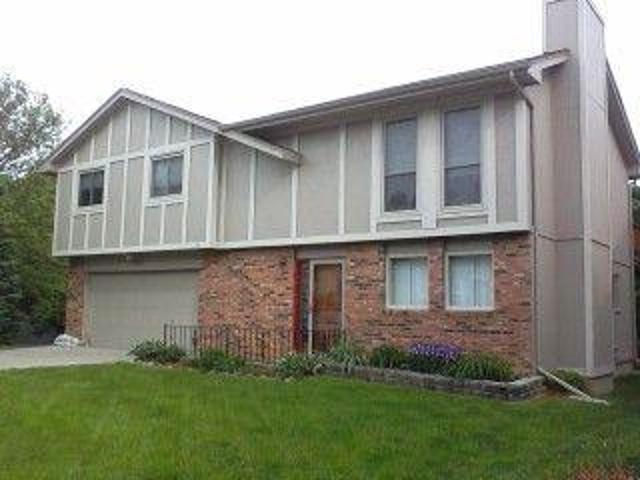 $1350 / 3br 1842ft² RAISED RANCH IN RAMBLE RIDGE with TORNADO SHELTER 114TH & FORT map
