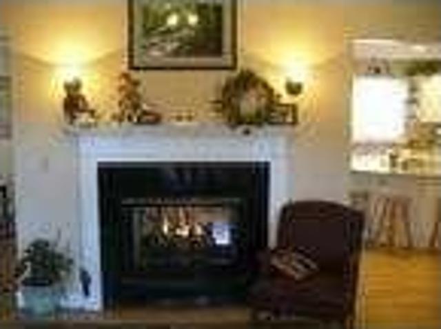 $1350 / 3br 2750ftÂ² Large home with lots of features close to downtown