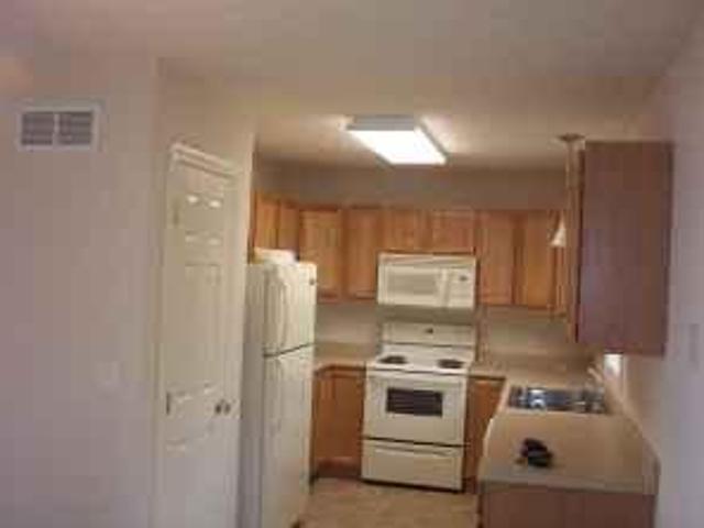 $1350 / 3br New Townhouse with all appliances Evansdale Campus/Law School map
