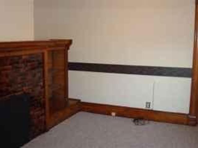 $1350 / 3br Nice, spacious 3 bed, 1 bath Apt. in quiet tri plex 1215 E. 1st St