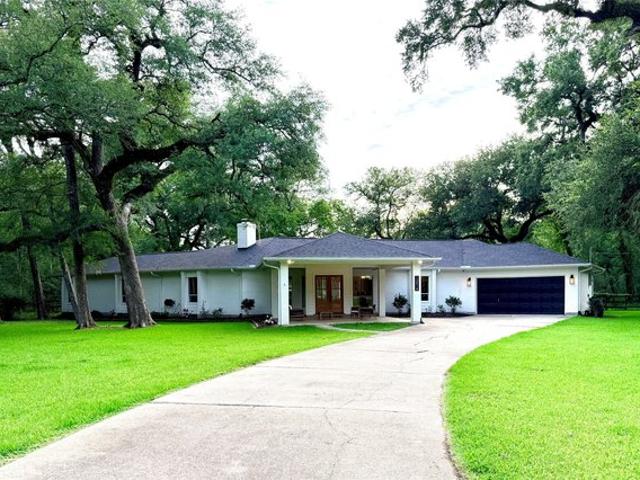 13518 E Brazos Bend Dr, Needville, TX 77461