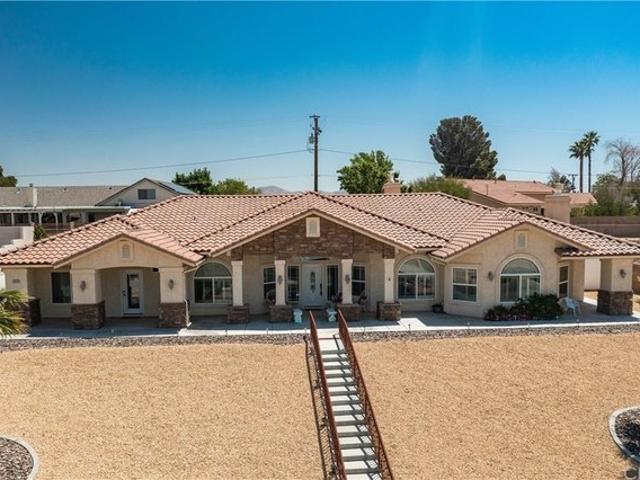 13519 Sunset Dr, Apple Valley, CA 92308