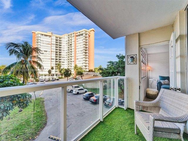 1351 NE Miami Gardens Dr Apt 203E, Miami, FL 33179