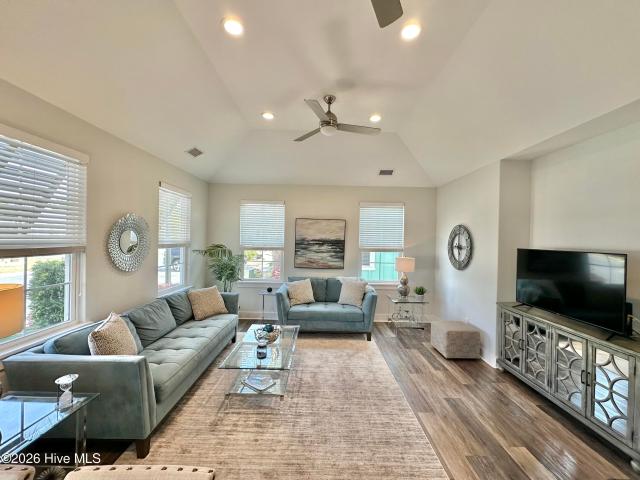 1351 Albacore Loop