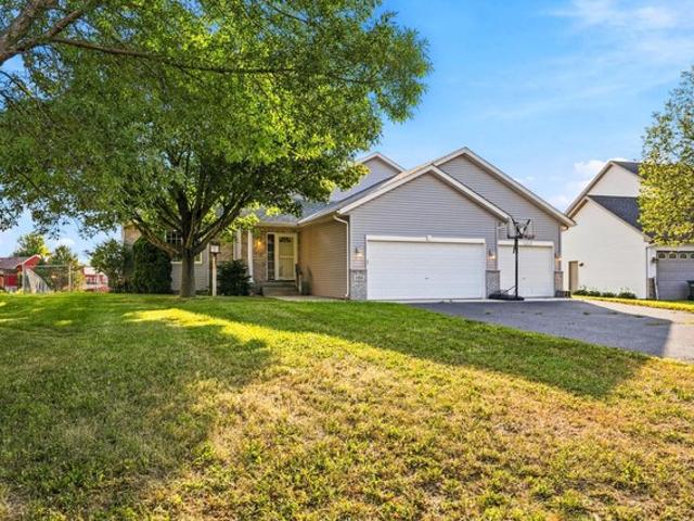 1351 Rolling Oaks Dr, Hanover, MN 55341