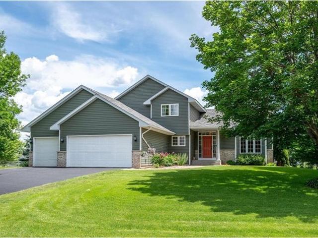 13522 Oakwood Dr, Rogers, MN 55374