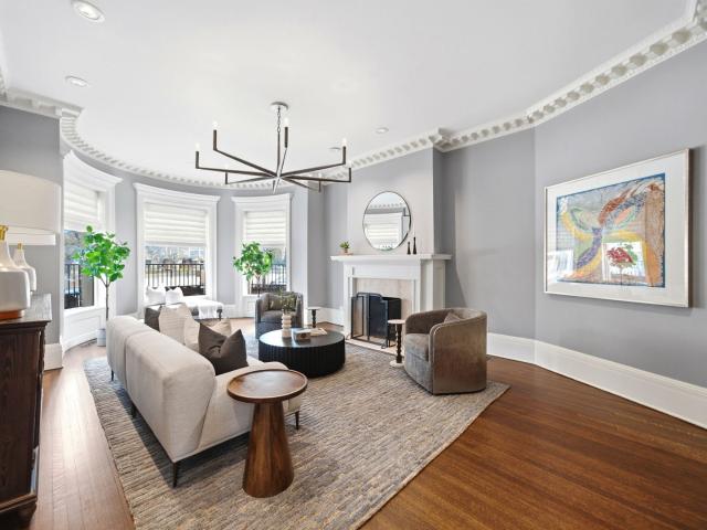 1352 N La Salle Drive