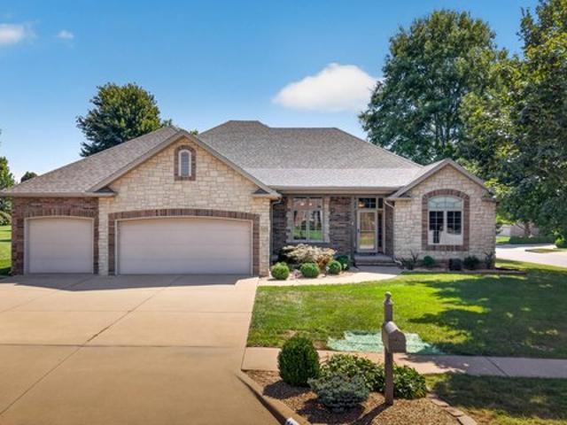 1352 N Lennox Ct, Springfield, MO 65802