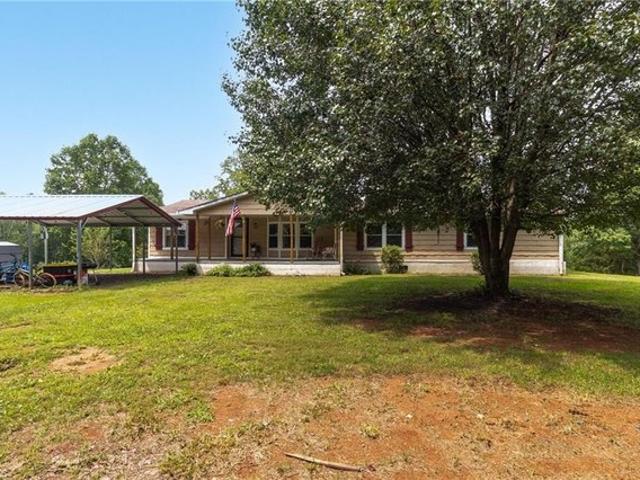1352 Gravitte Rd, Pilot Mountain, NC 27041