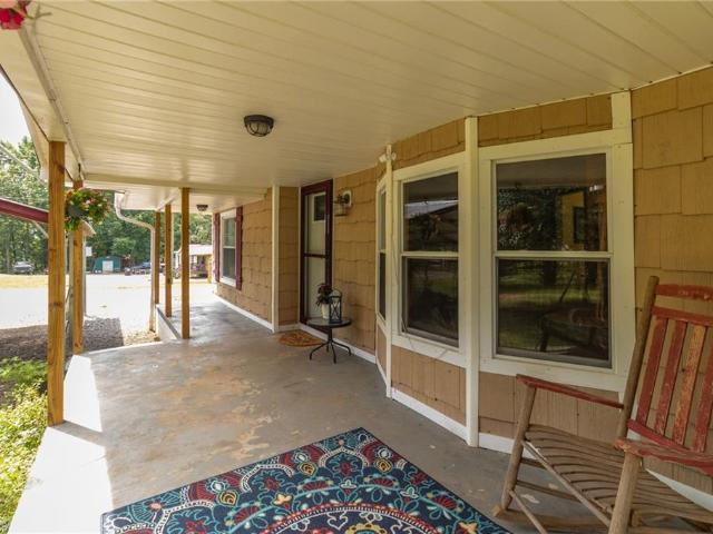 1352 Gravitte Road