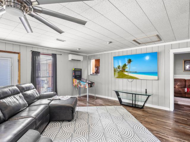 1352 Honeysuckle Lane