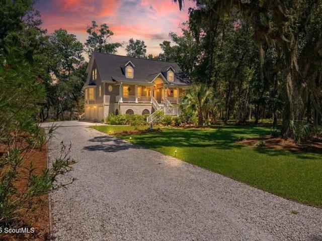 1352 St Josephs Dr SE, Darien, GA 31305