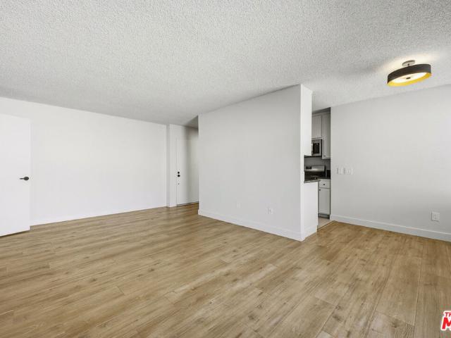 1352 S Carmelina Avenue 211