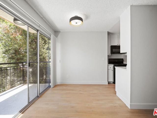 1352 S Carmelina Avenue 307