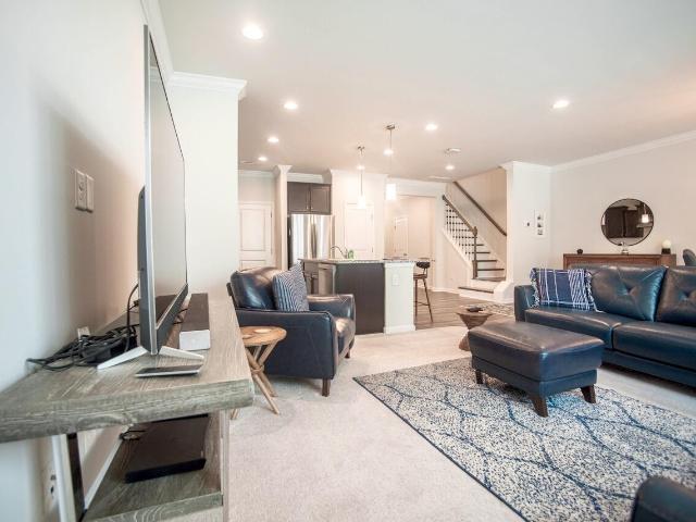 1352 Southpoint Trail