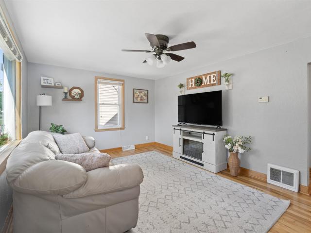 1352 w commercial street