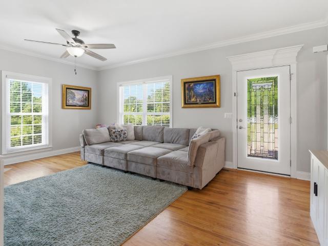 13535 Versailles Rd