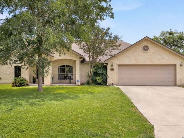 1353 Hunters Ct, Seguin, TX 78155