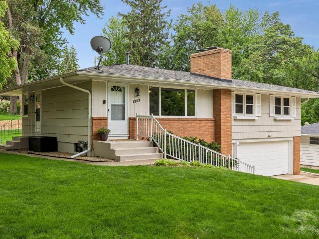 1353 Hillcrest Drive NE