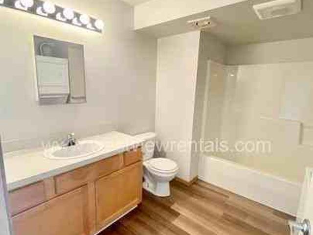 135 & 139 Prince Ave – Benjamin Court Studio Apartment for Rent at 135 Prince Ave, Bellingham, WA 98226 Meridian