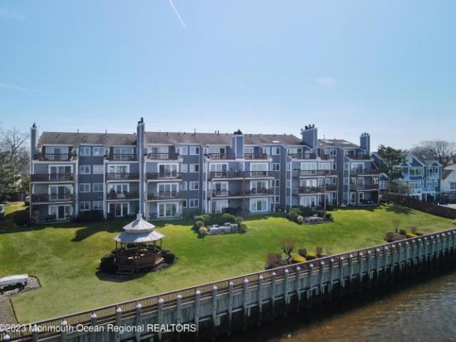 135 1st St #2D, Keyport, NJ 07735
