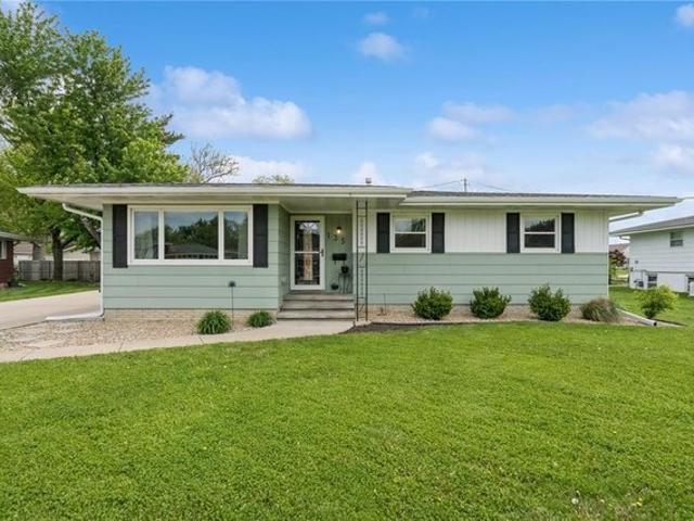 135 29th Street Ct, Marion, IA 52302