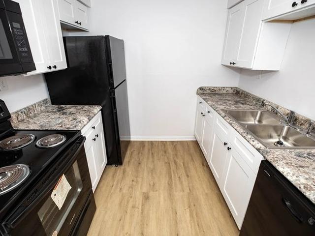 135 33rd Ave SW, Cedar Rapids, IA 52404