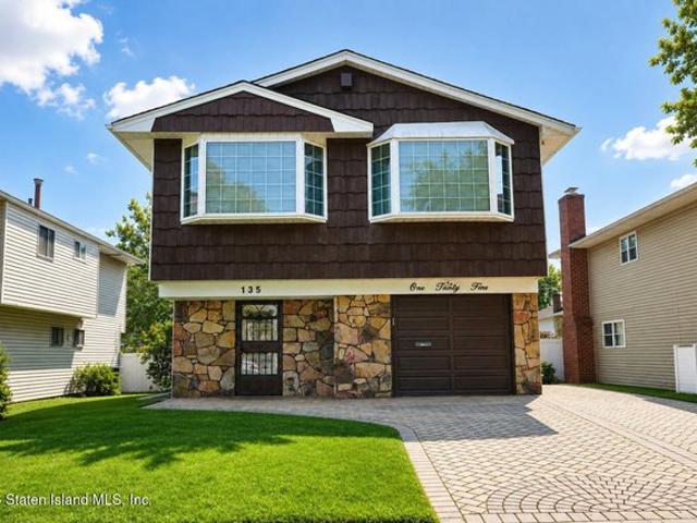 135 Commerce St, Staten Island, NY 10314