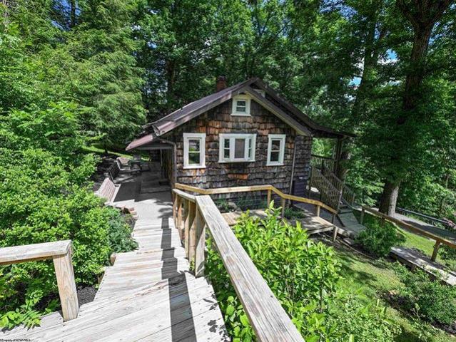 135 Camden Rd, Fairmont, WV 26554
