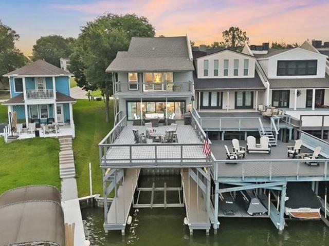 135 Capetown St, Conroe, TX 77356