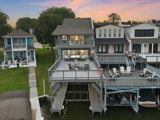135 Capetown St, Conroe, TX 77356